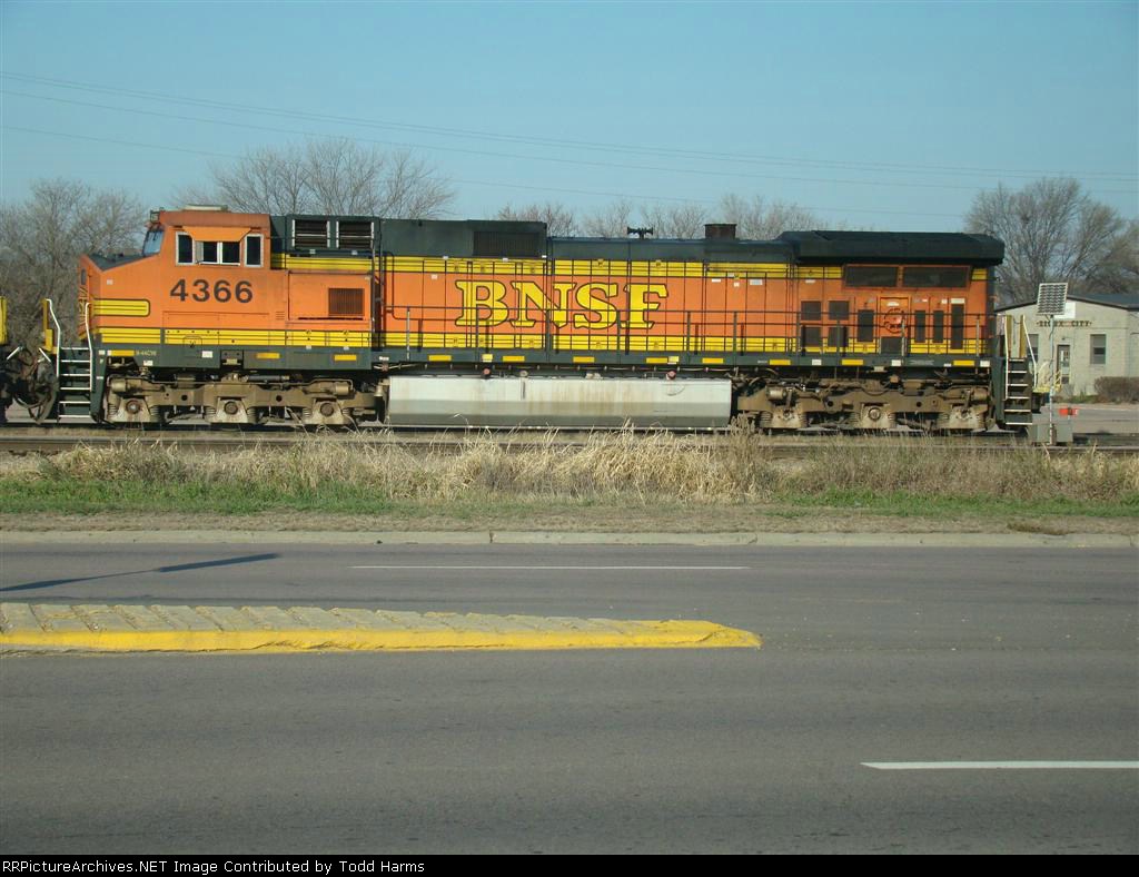 BNSF 4366